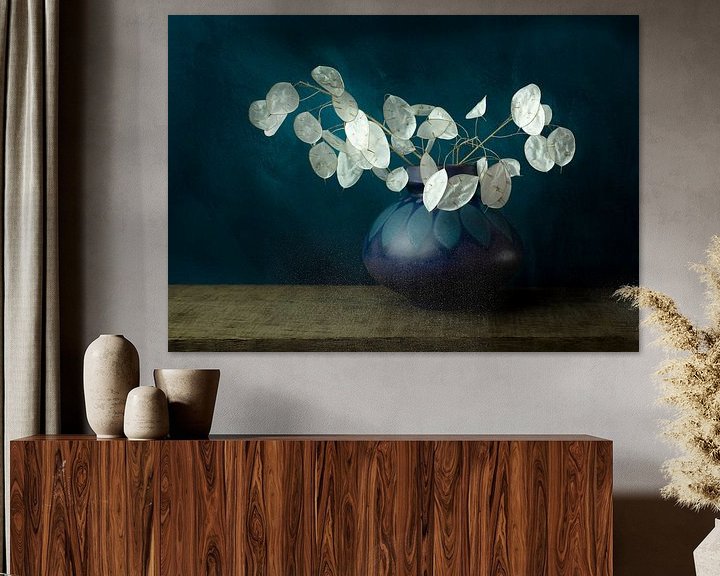 Judaspenning stilleven, petroleum blauw van Joske Kempink op canvas, behang en meer